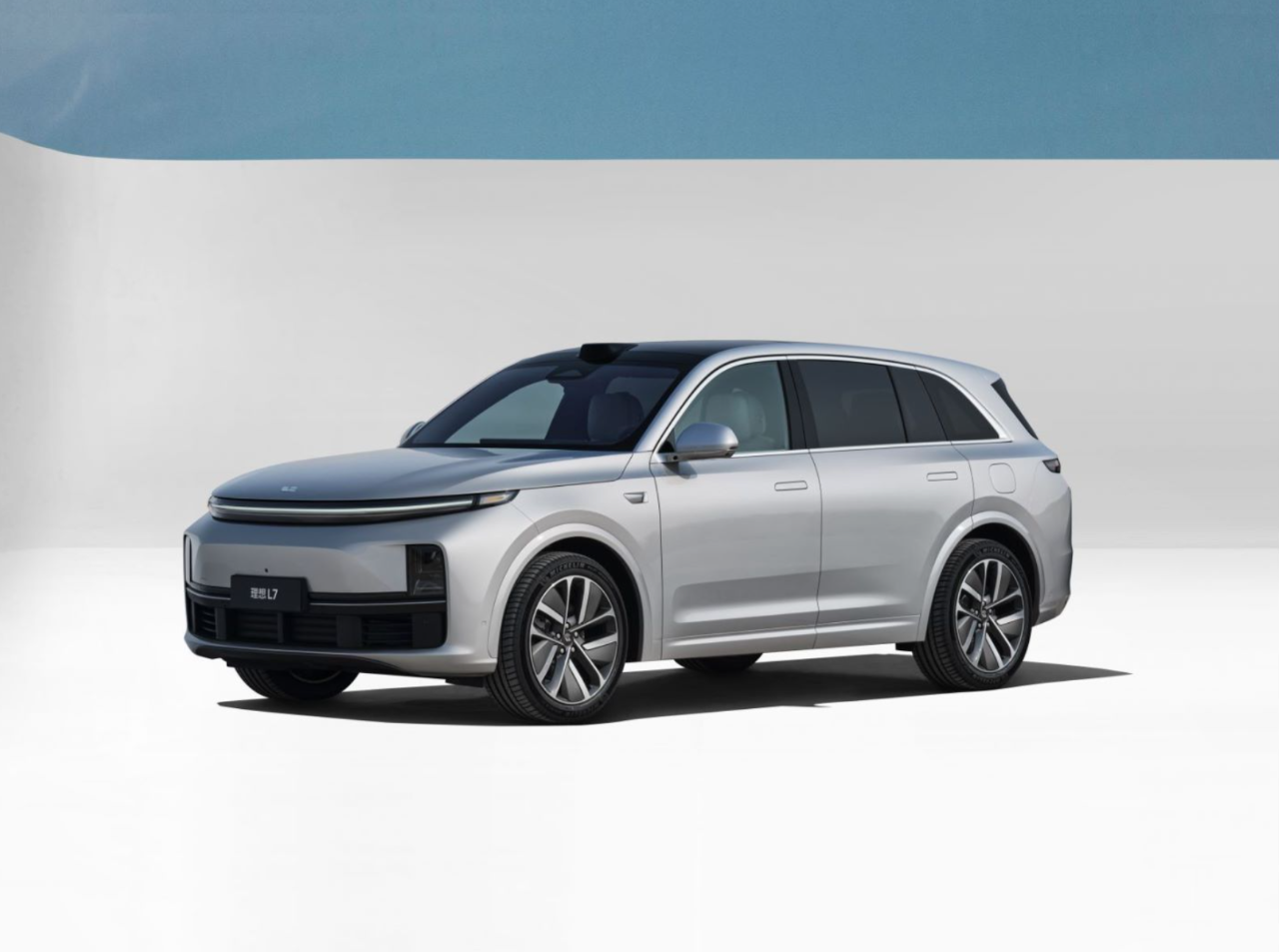 精准拿捏五座SUV用户群，上市前收获2万个订单，理想L7给BBA们上了一课 - 42 号车库